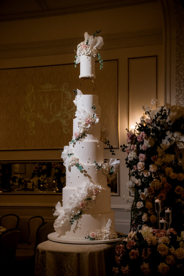 Mary Castano, Niece of The Cake Boss, Had An Epic 7-Foot Wedding Cake ...